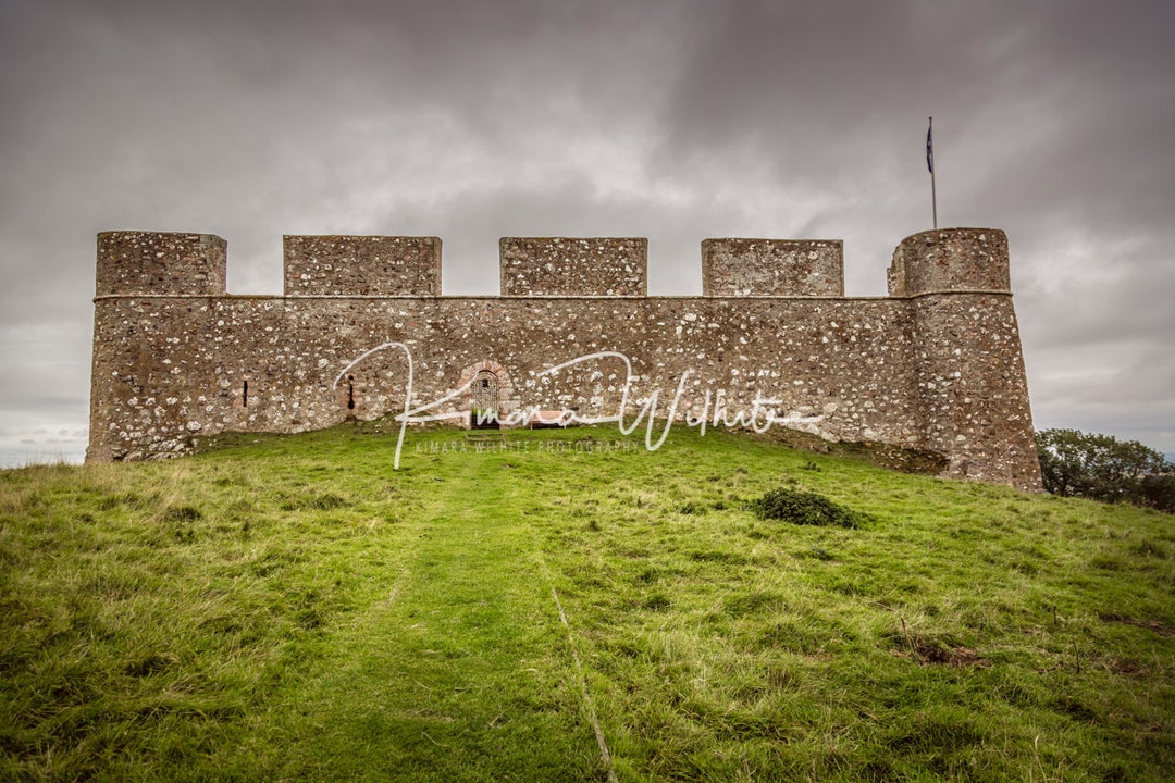 Castle Photo - Hume Castle - Scottish Castle - Clan Home Scotland ...