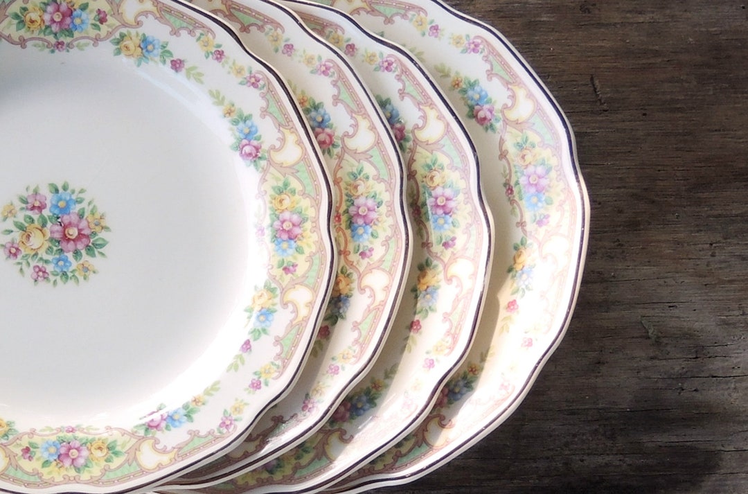 Mount Clemens Mildred Bread Plates Set of 4, Pattern in Center Cottage ...