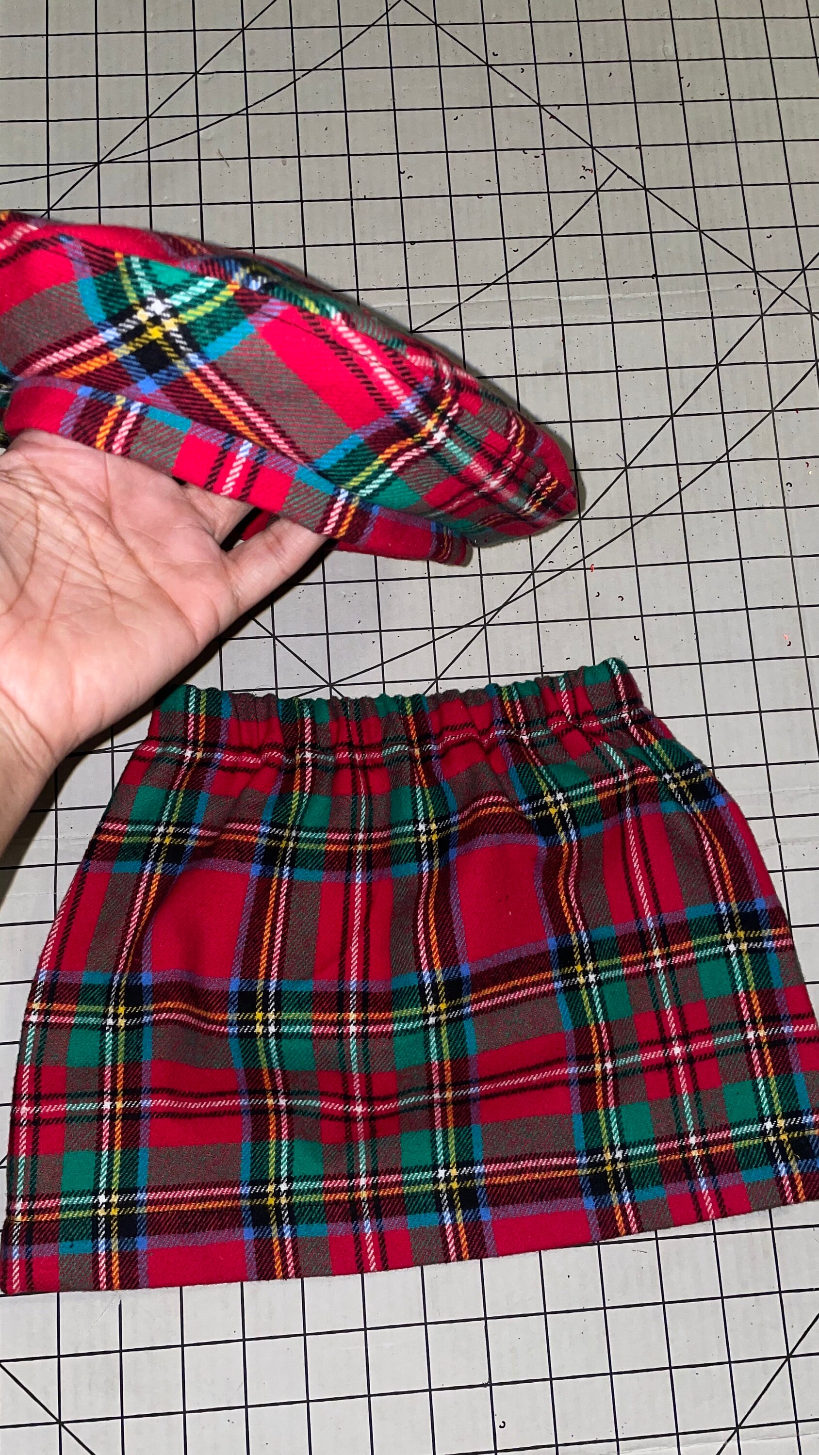 Girl's Christmas Plaid Skirt and Beret Set - Etsy
