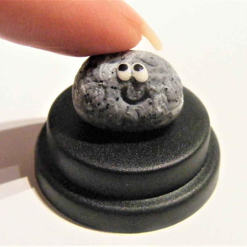 Dandy World Pebble - Etsy