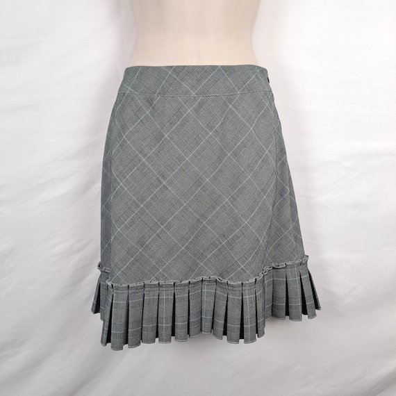 Vintage Y2K Grey Pleated Plaid Skirt, Size Medium - Gem