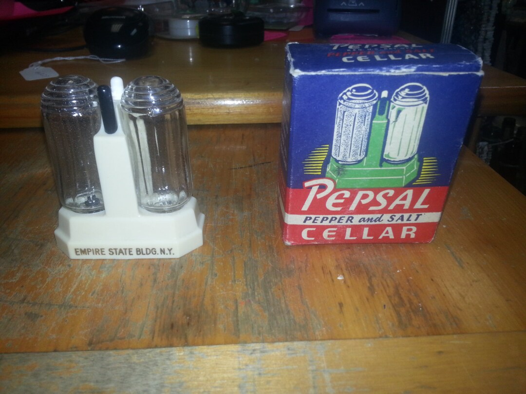 Pepsal New York City Empire State Building S&P Shaker Set - Etsy