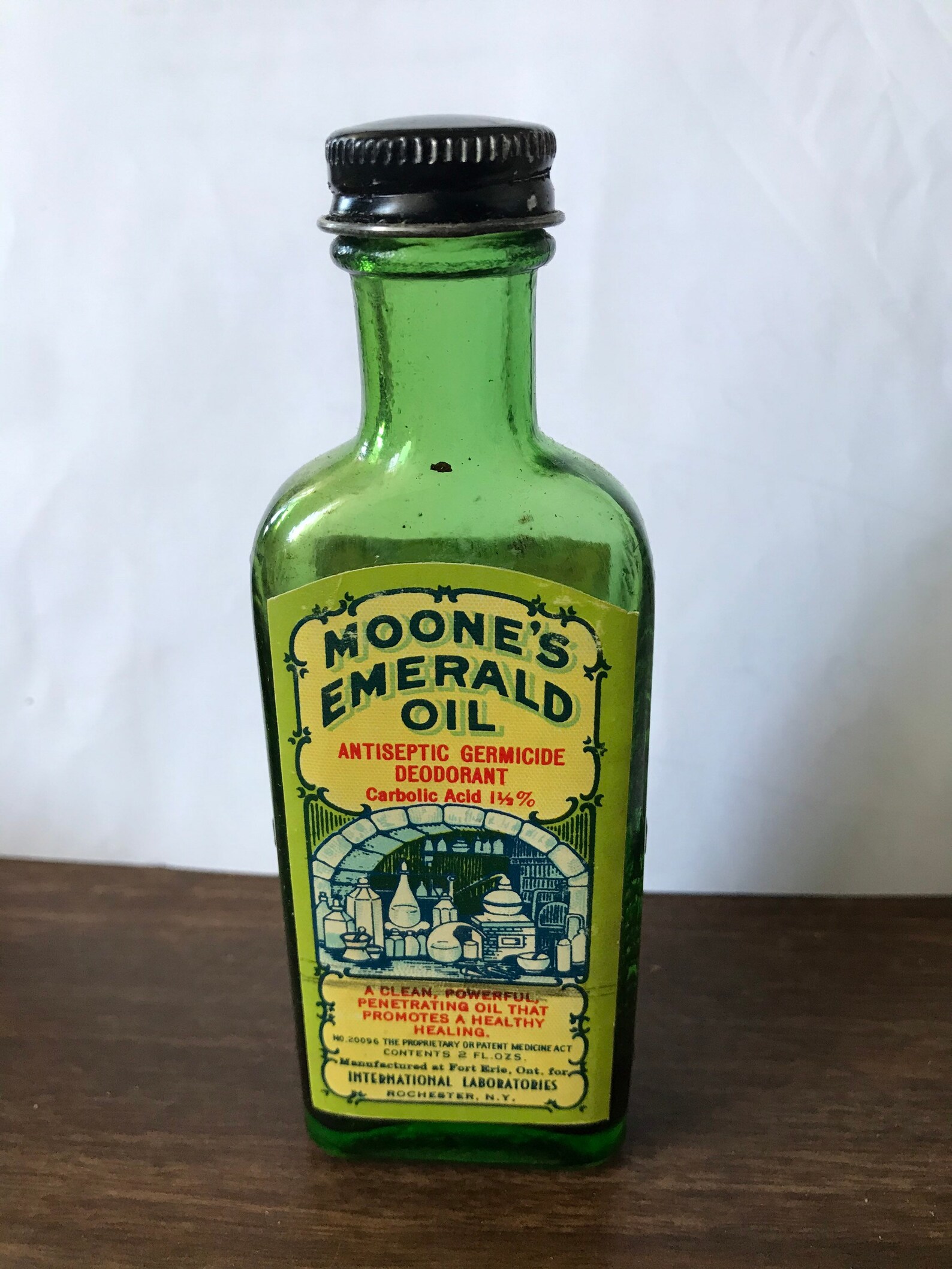Awesome Moone’s Emerald Oil Original Box and Bottle - Etsy