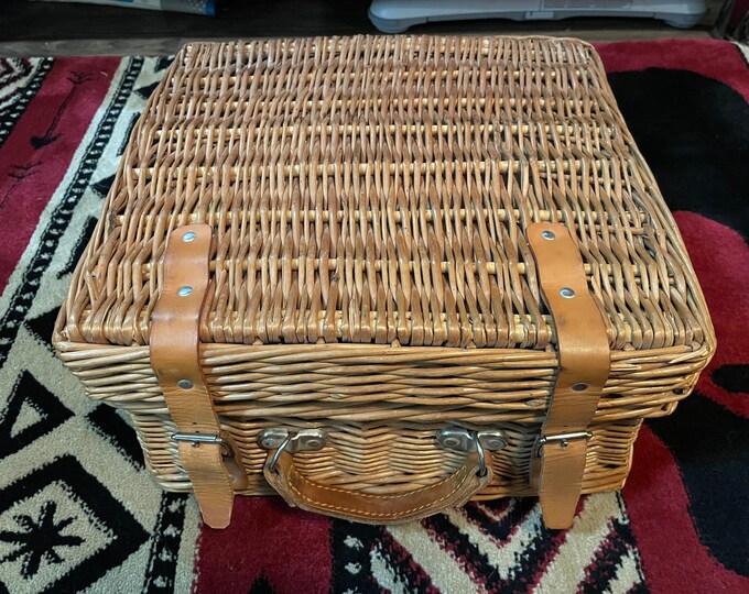Vintage Coracle Wicker Picnic Basket - Made in England - Etsy