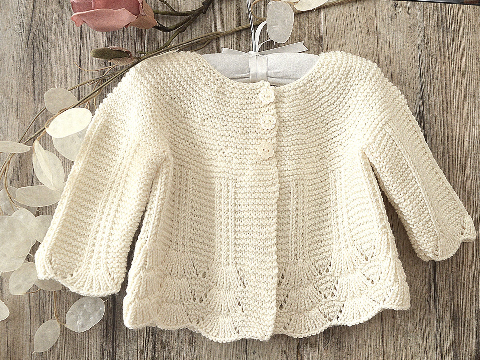 KNITTING PATTERN-Shell border baby cardigan P097 | Etsy España