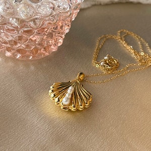 Shell Locket Necklace Gold Scallop Jewelry Venus Aphrodite - Etsy