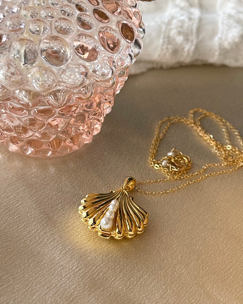 Shell Locket Necklace Gold Scallop Jewelry Venus Aphrodite - Etsy