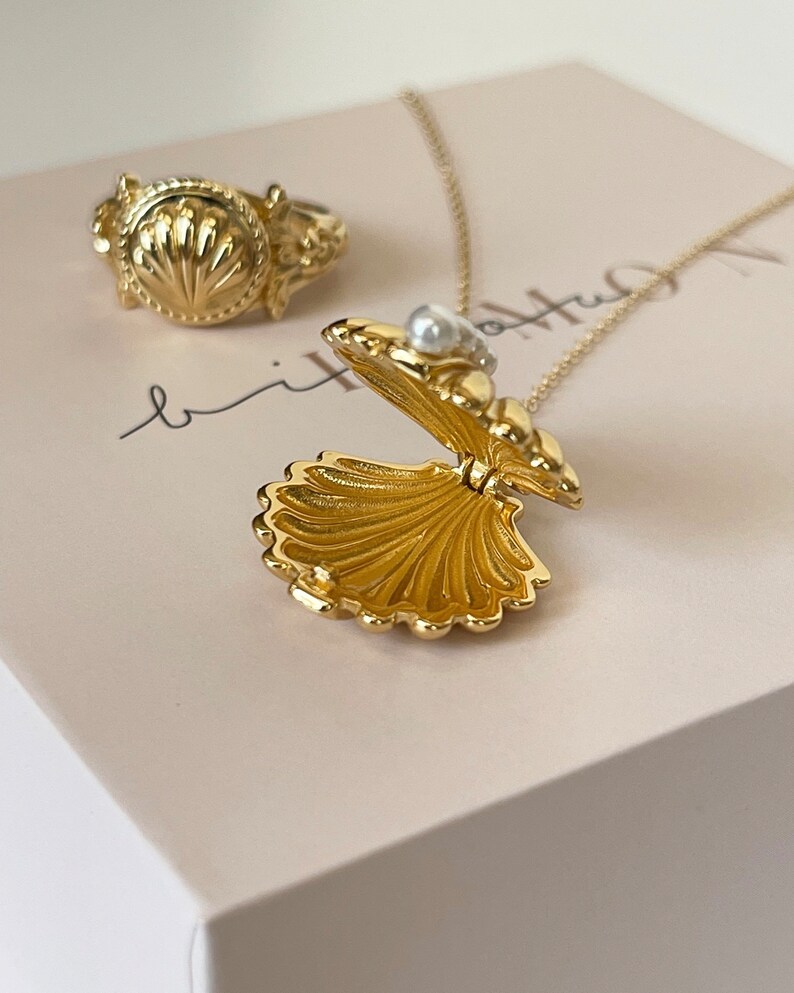 Shell Locket Necklace Gold Scallop Jewelry Venus Aphrodite - Etsy
