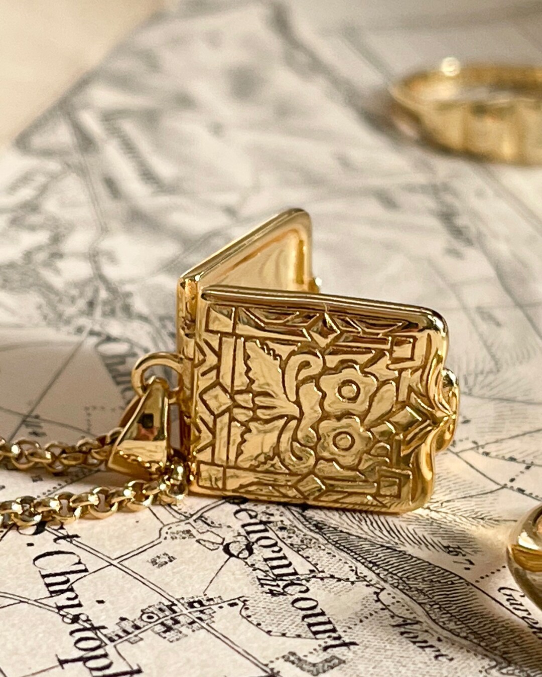 Floral Shield Locket Necklace, Gold Locket Gift Ideas, Christmas Gift ...