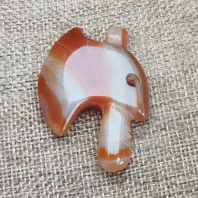 Colgante de ágata de diseño con hacha tallada en 3D, amuleto de ágata ...