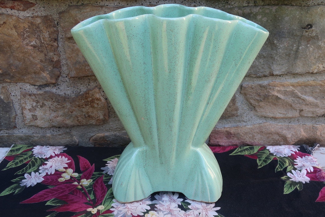 Vintage Brush Mccoy Vase Large Fan Art Deco Gladiola Vase 721 Speckled ...