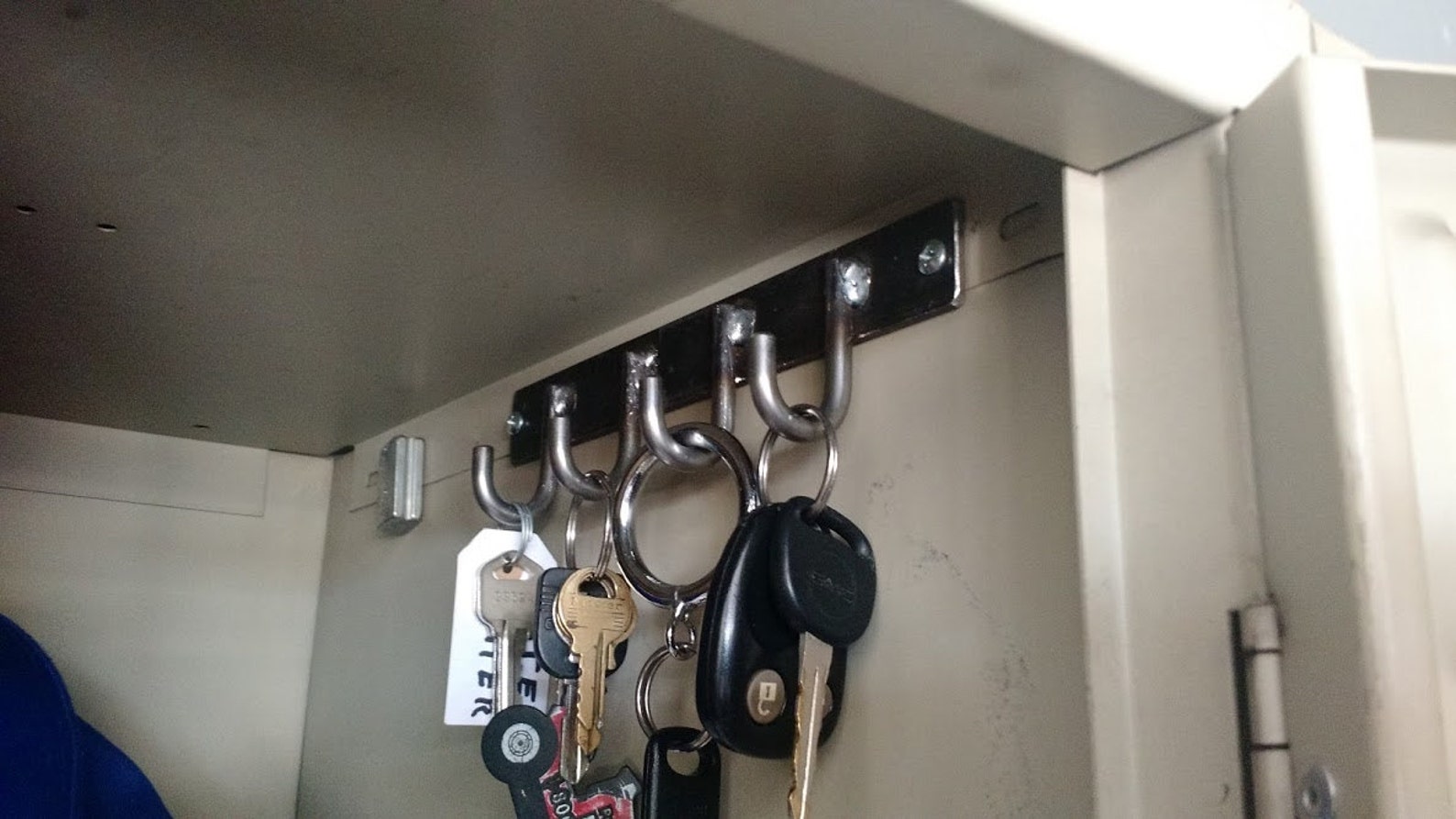 Key Holder Industrial Key Holder With 4 Hooks Iron Key - Etsy