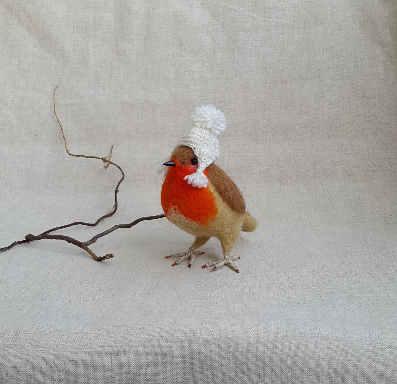 Needle felted birds Felted birds in a hat Robin Needle felted | Etsy