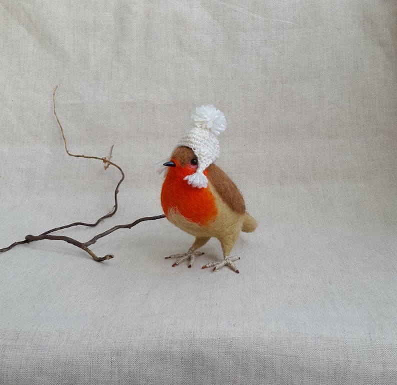 Needle felted birds Felted birds in a hat Robin Needle felted | Etsy