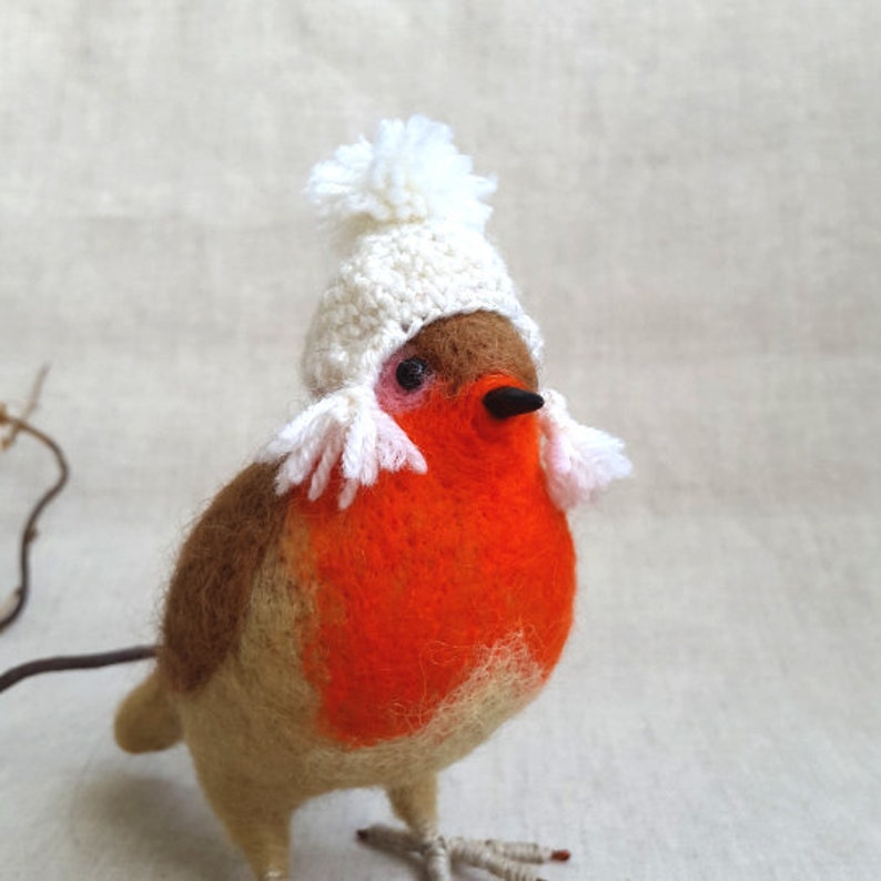 Needle felted birds Felted birds in a hat Robin Needle felted | Etsy