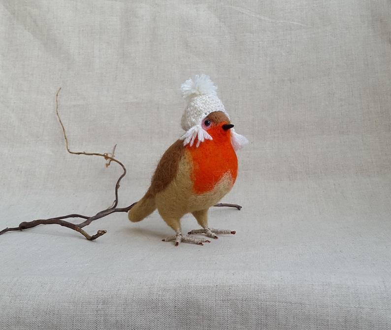 Needle felted birds Felted birds in a hat Robin Needle felted | Etsy