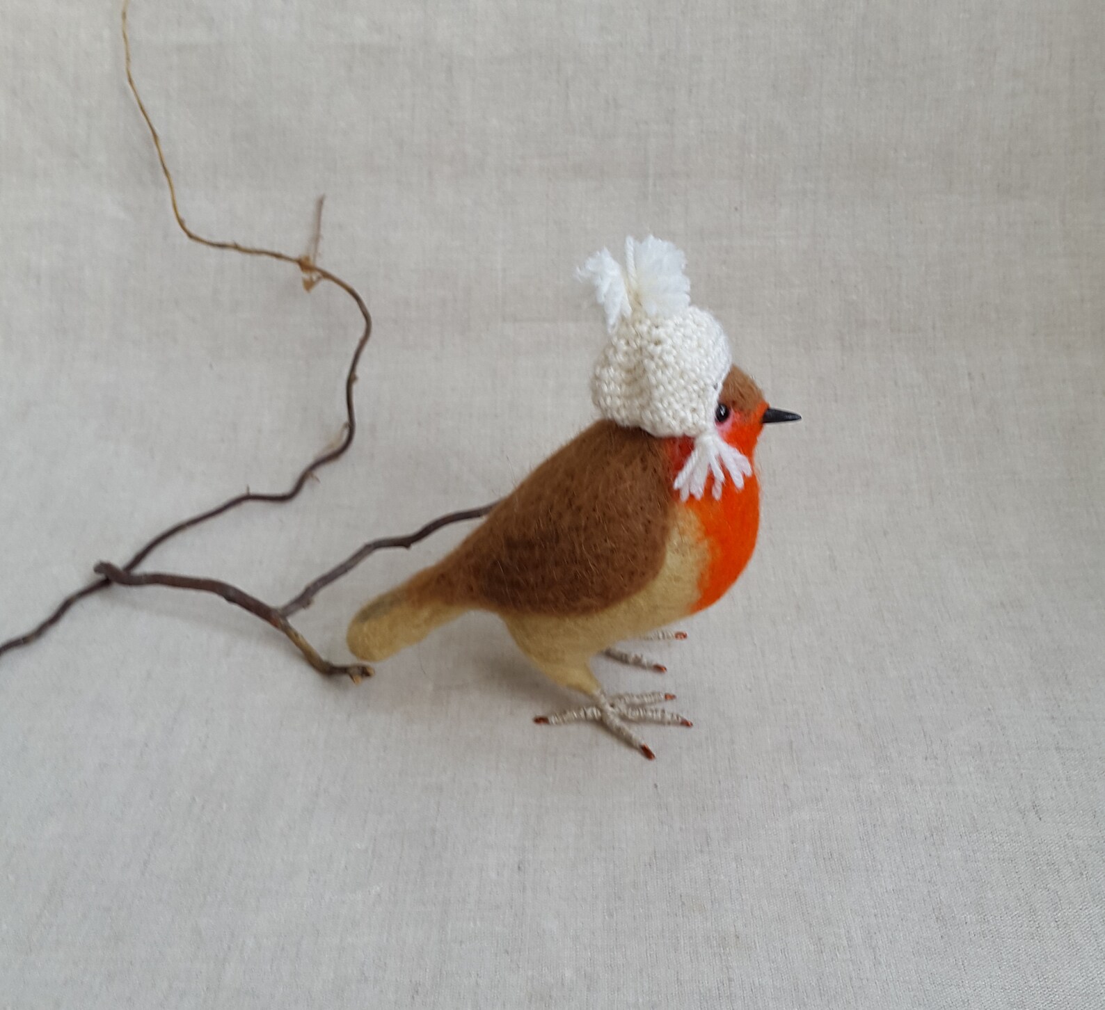 Needle felted birds Felted birds in a hat Robin Needle felted | Etsy