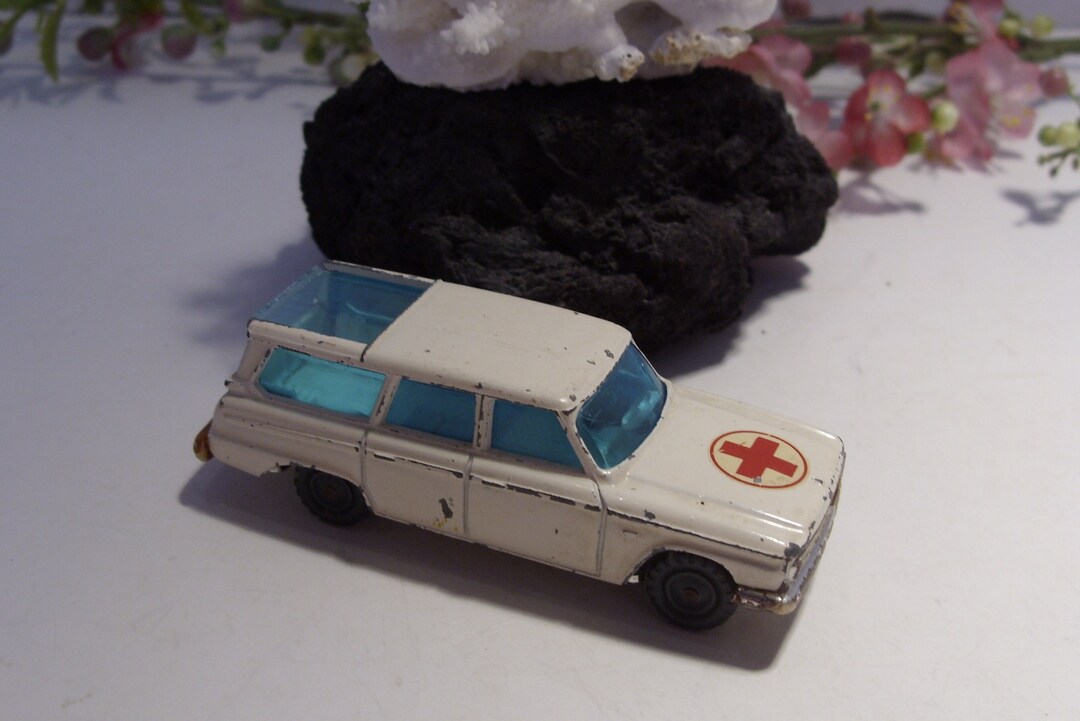 Husky Studebaker Wagonaire Ambulance 1960's Toy Vehicle Made in Britain ...