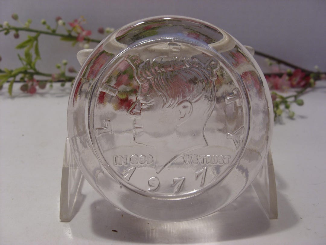 Vintage JFK Half Dollar 1977 Glass Paperweight: Presidential Desk Decor ...