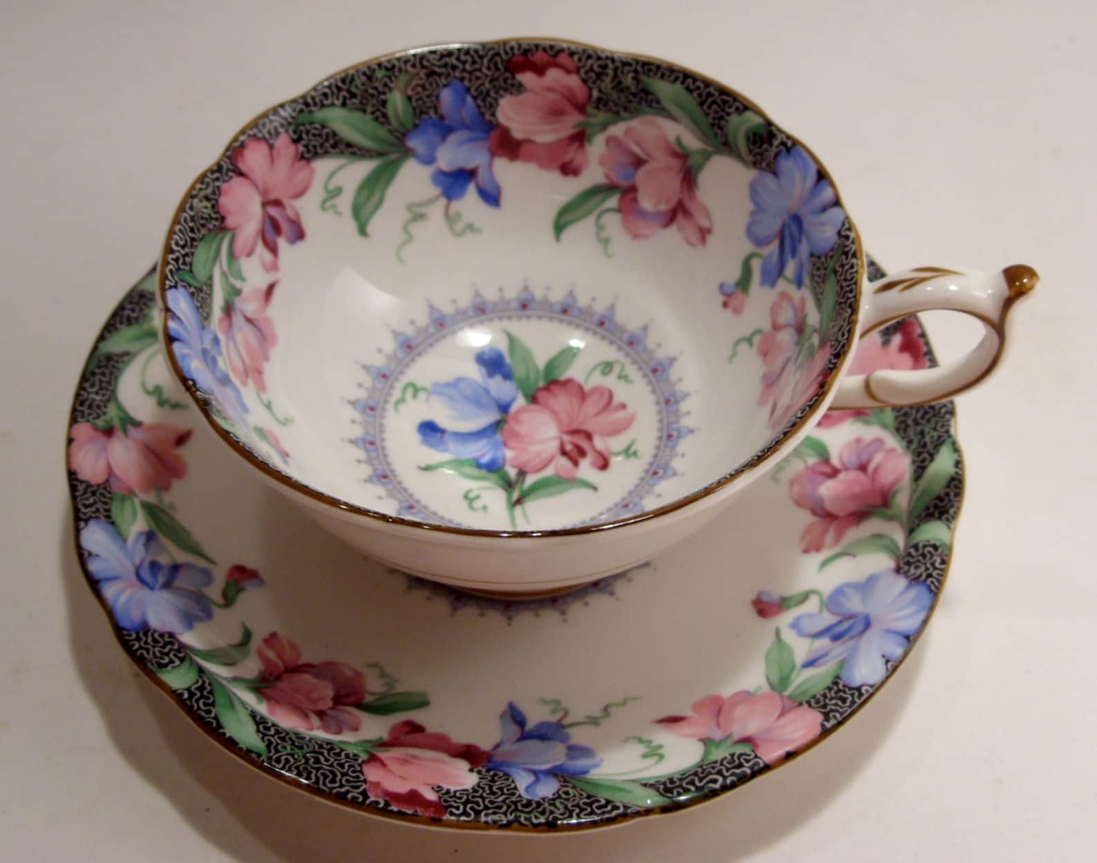 Paragon Sweet Pea Tea Cup and Saucer Fine Bone China Made in England ...