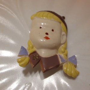 Brownie Girl Scout Plastic Pin Mid Century Vintage Plastic Brownie Girl ...
