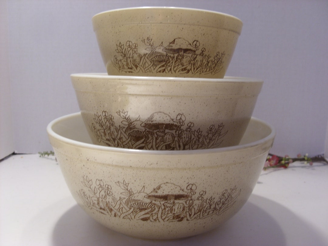 Pyrex Set of Three Forest Fancies Brown Mushroom Mixing Bowls 401, 402 ...