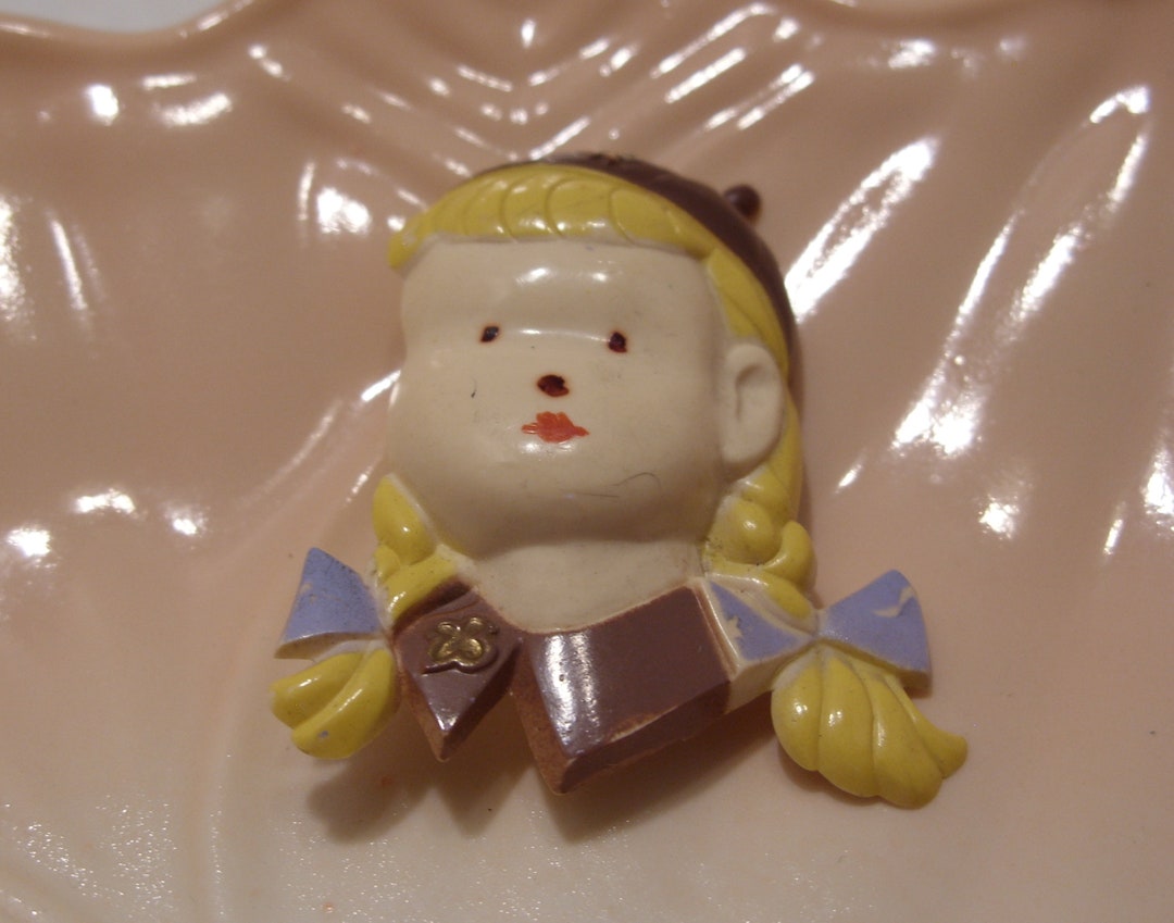 Brownie Girl Scout Plastic Pin Mid Century Vintage Plastic - Etsy
