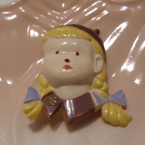 Brownie Girl Scout Plastic Pin Mid Century Vintage Plastic Brownie Girl ...