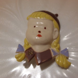 Brownie Girl Scout Plastic Pin Mid Century Vintage Plastic Brownie Girl ...