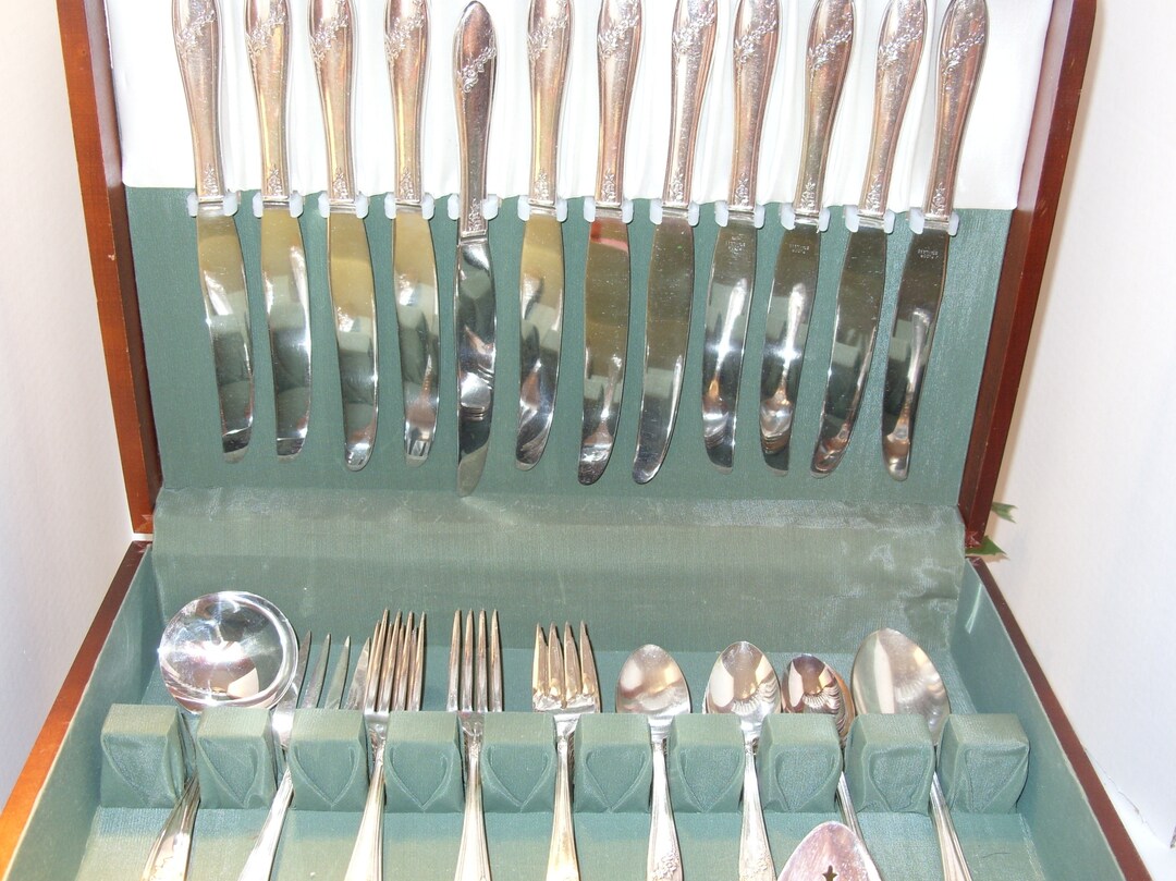 Oneida Queen Bess Silverplate Flatware Set - Tudor Rose Design, 54 ...