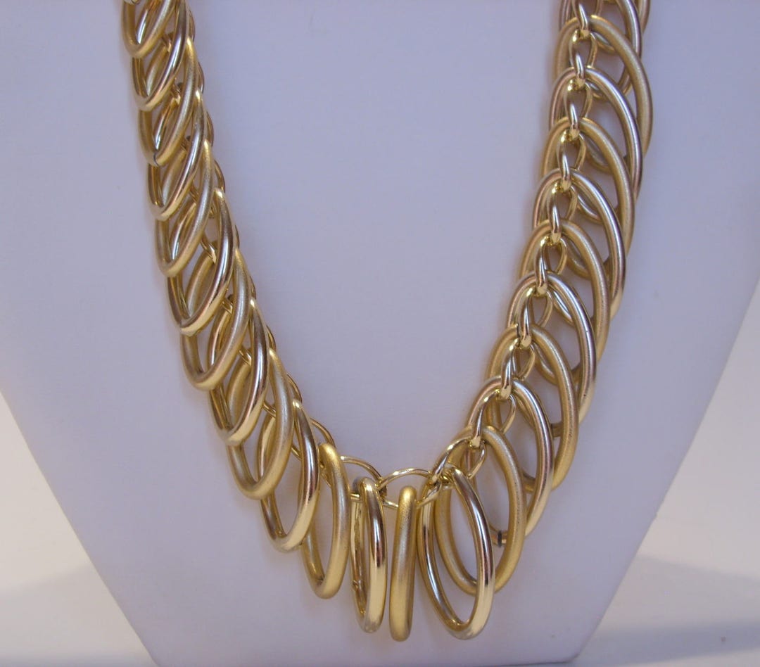 Brushed and Shiny Gold Tone Modern Lightweight Chain Loop Link Necklace ...