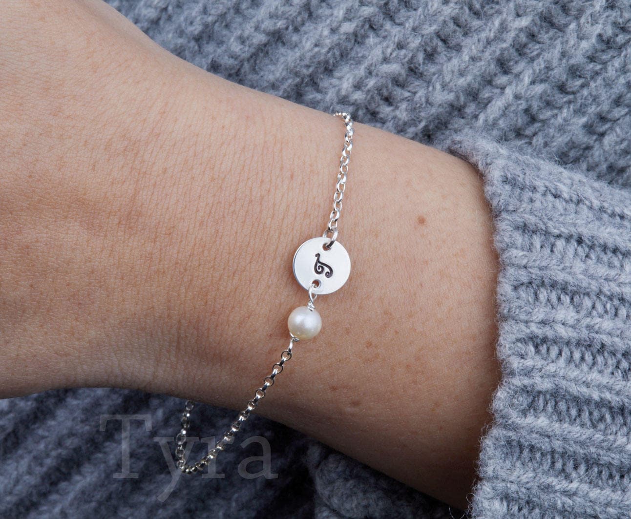 Personalized initial braceletpearl braceletCustom font | Etsy