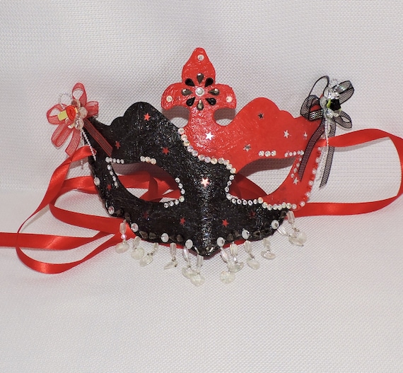 Máscaras De Carnaval Y Bordes De Cuentas Montón De Cuentas De Mardi