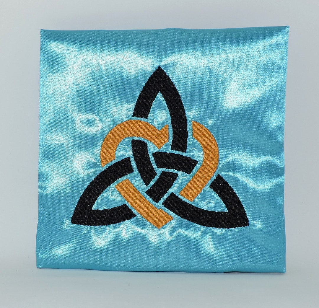Wiccan Altar Cloth With Trinity Knot 27"x21", Blue Pagan Ritual Cloth ...