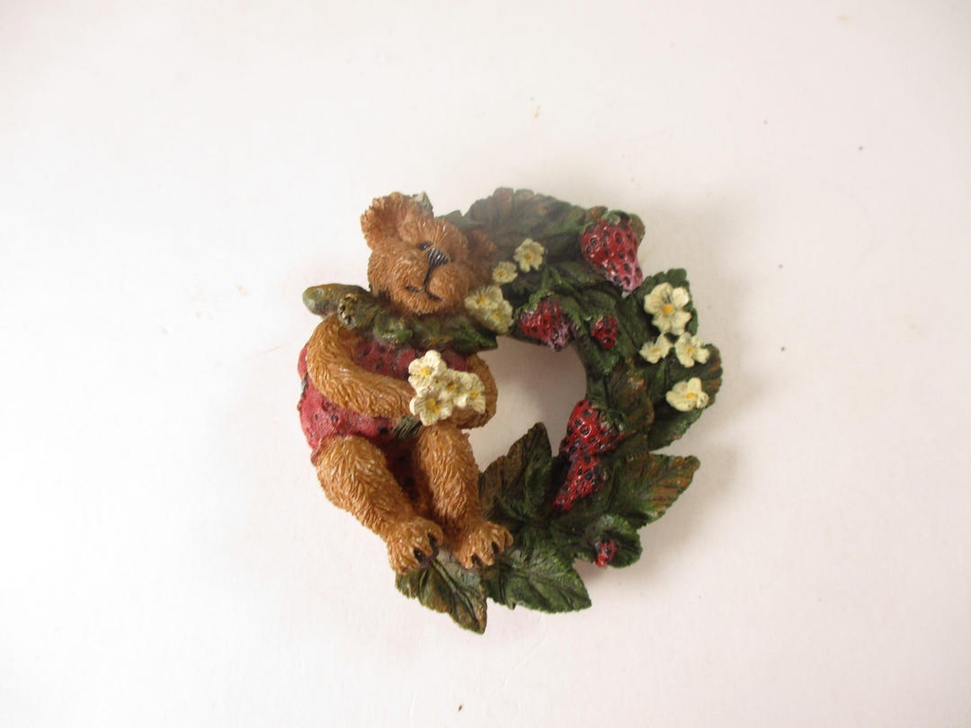 Wreath Teddy Bear Brooch: Round Bear Pin, Strawberry Wreath - Etsy