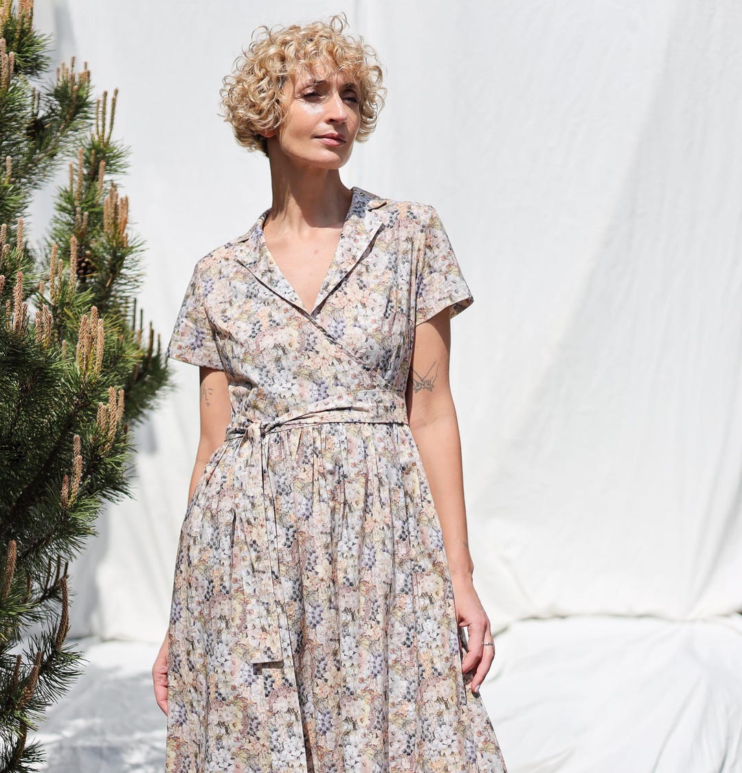 Flattering Warp Dress With Revere Collar in Painted Travels Print ...