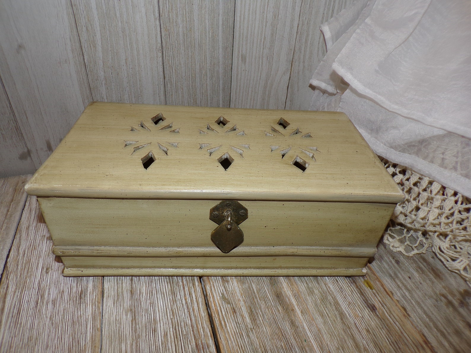 Hinged Cut Out Design Box, Vintage Wood Box, Cut Wood Box, Storage ...