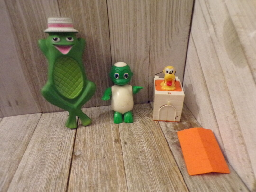 Avon Freddy the Frog. Squeaky Floating Soap Dish, Wind up Turtle, Pluto ...
