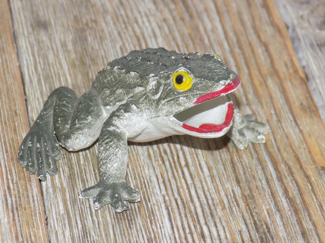 FROG Green Plastic Realistic, Vtg Toys, Pond Decor, Cake Topper ...
