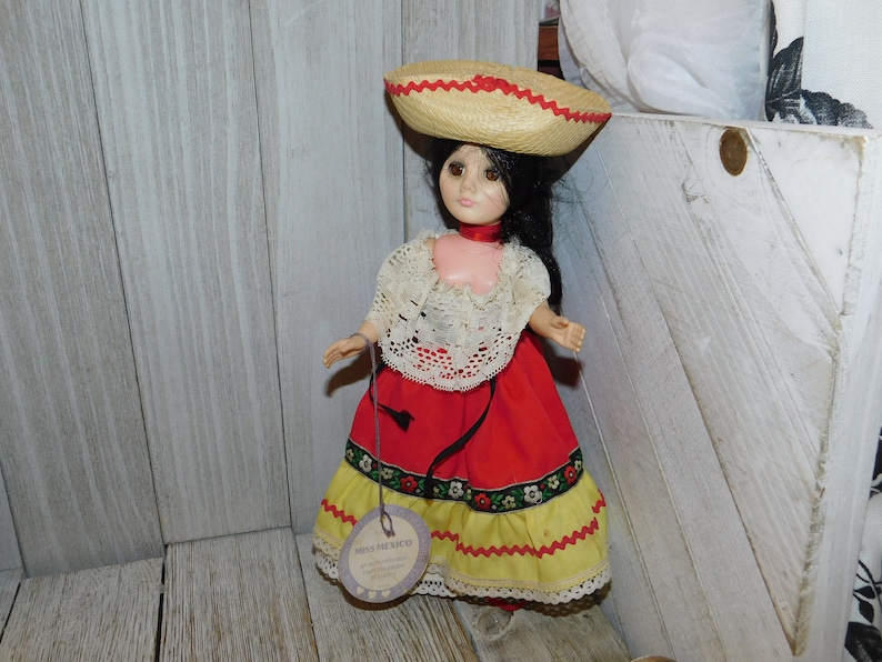 Vintage Effanbee Doll 1976 Miss Mexico Pages of History, Dolls of the ...