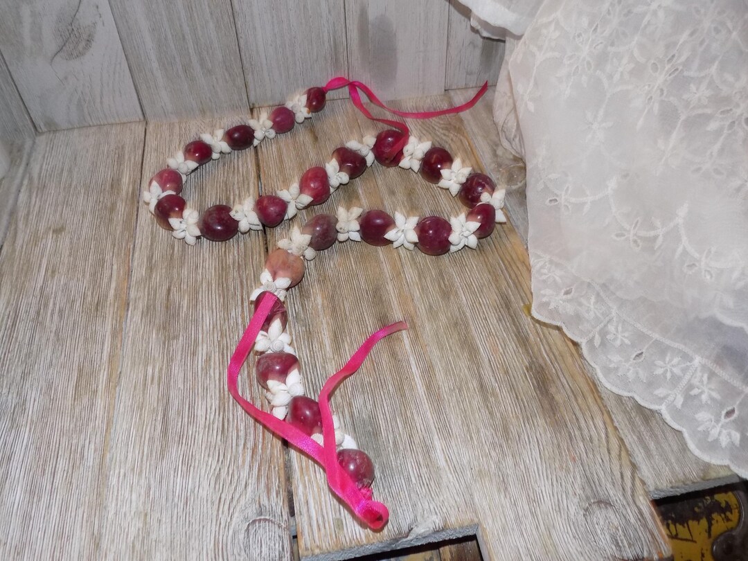 GARLAND OF Tiny Shells Red Nuts ?, 31 Inches Long, Vtg Home Decor ...