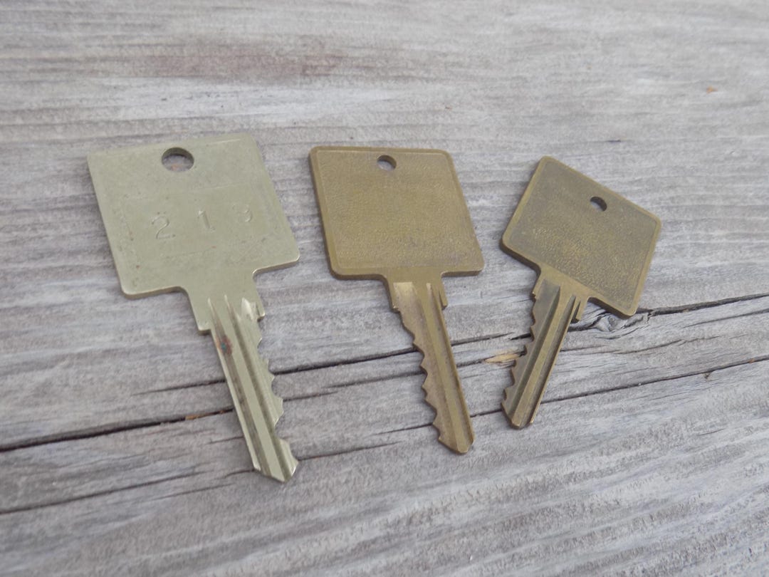 Big Keys, Vintage Keys, Home Decor, Craft Ideas, Memories, Prop ...