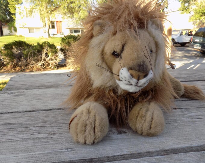 The Westcliff Collection LARGE Lion 21 Laying Down Large Realistic Vtg ...