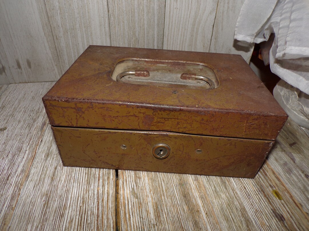 Vtg Old Rusty Box, Little Metal Box, Small Storage Box, Grandpa Box ...