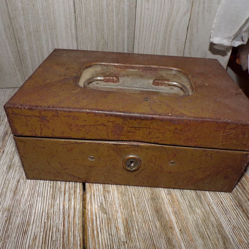 Rusty Box - Etsy