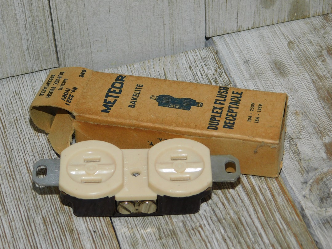 Vintage Meteor Bakelite Receptacle in Original Box, Vintage Plug In ...