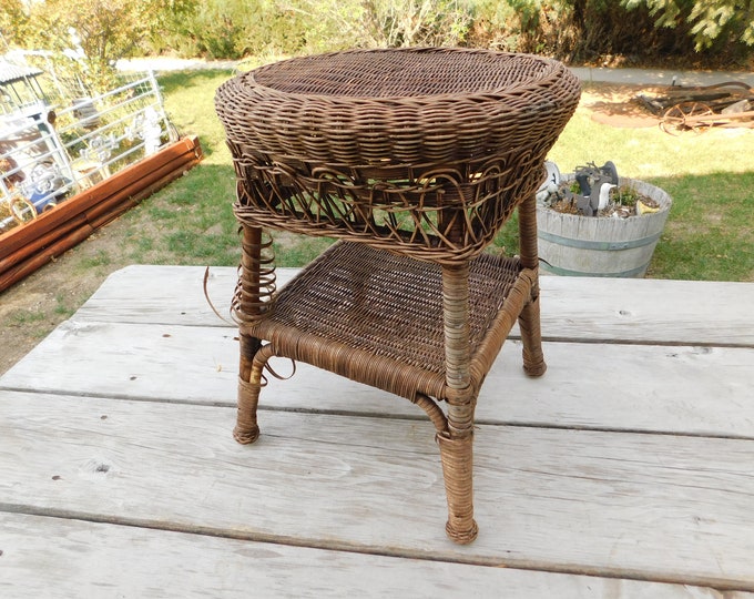 Vintage Brown Wicker Table Small Round End Table Table - Etsy