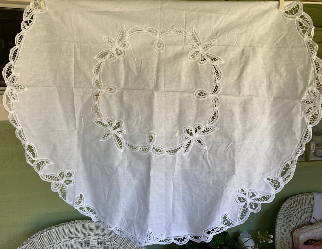 Vintage UNUSED Battenberg Table Topper, Round Table Topper, White 100% ...