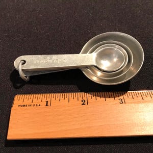 Vintage Aluminum Measuring Spoons Set - 1950s - From ...