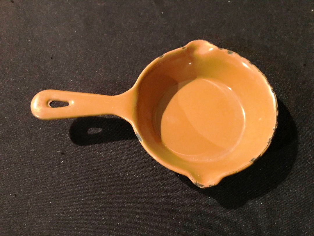Vintage Camel Brown Enamel Cast Iron Toy Skillet Ashtray - 1960s - From ...